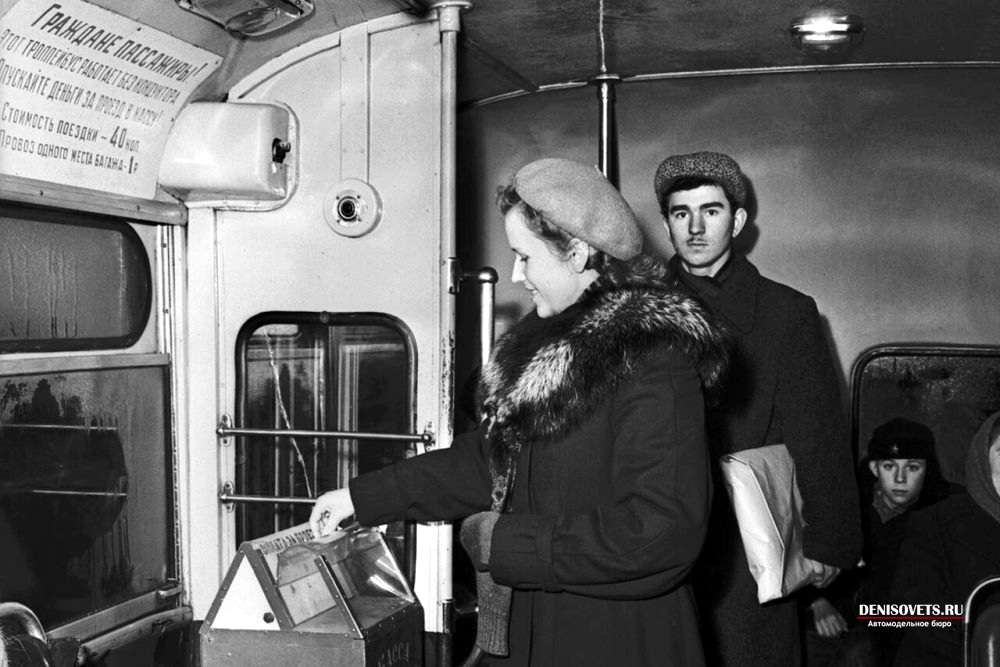 Появившаяся в 1958 году эмблема сохранила силуэт пятиконечной звезды ...